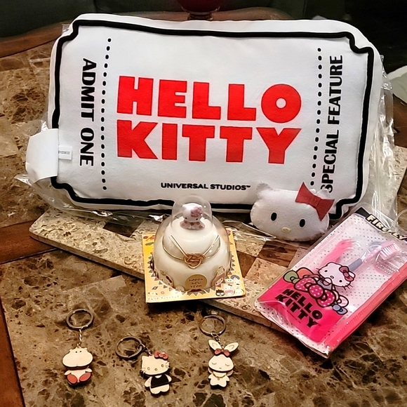 Hello Kitty | Toys | Hello Kitty 7 Pc Treasure Trove | Poshmark